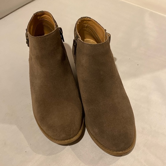 Vionic | Shoes | Womens Vionic Brown Suede Booty Size 6 2 | Poshmark
